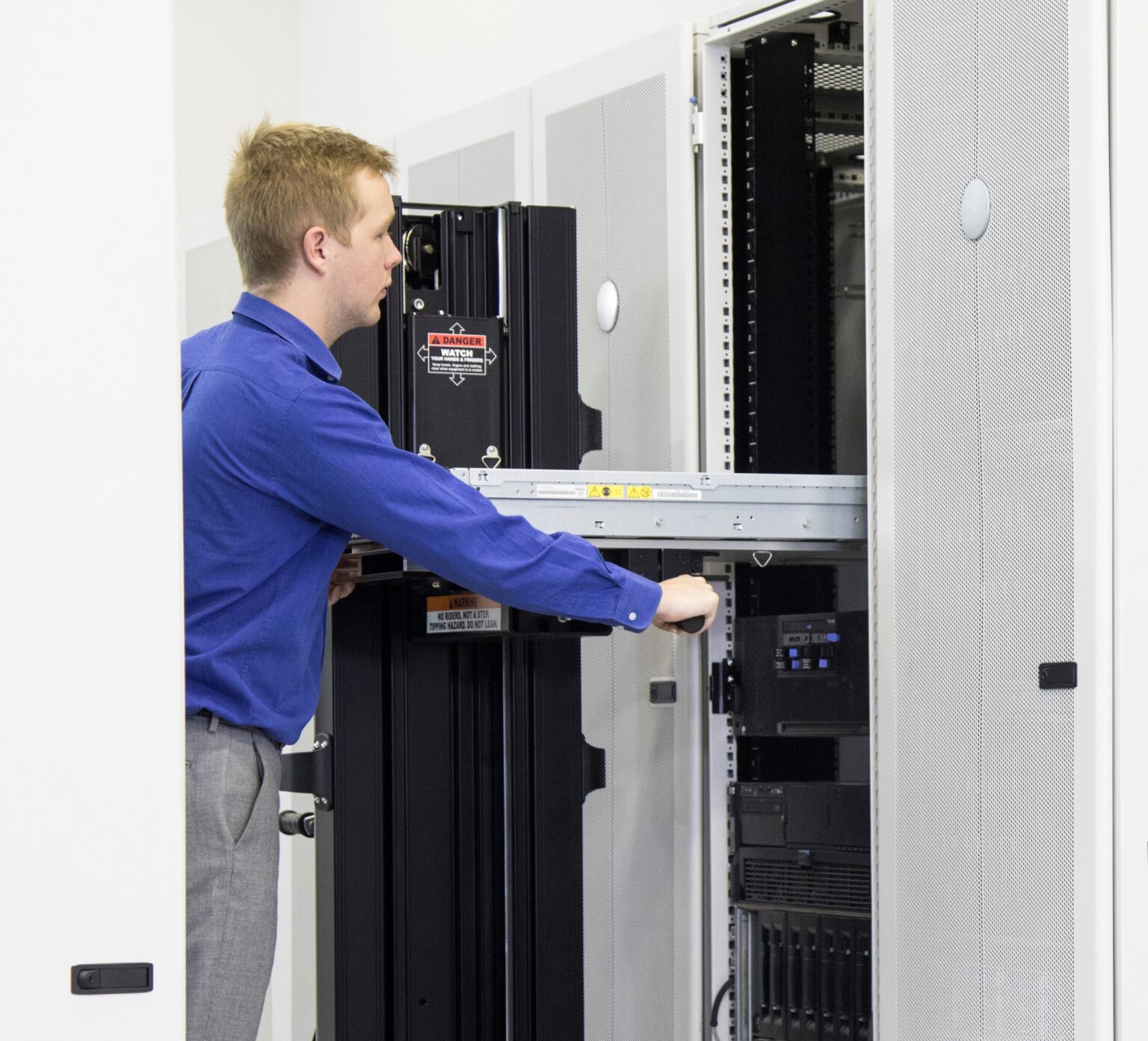 How to Install IBM Power Systems Servers in 4 Easy Steps | ServerLIFT®